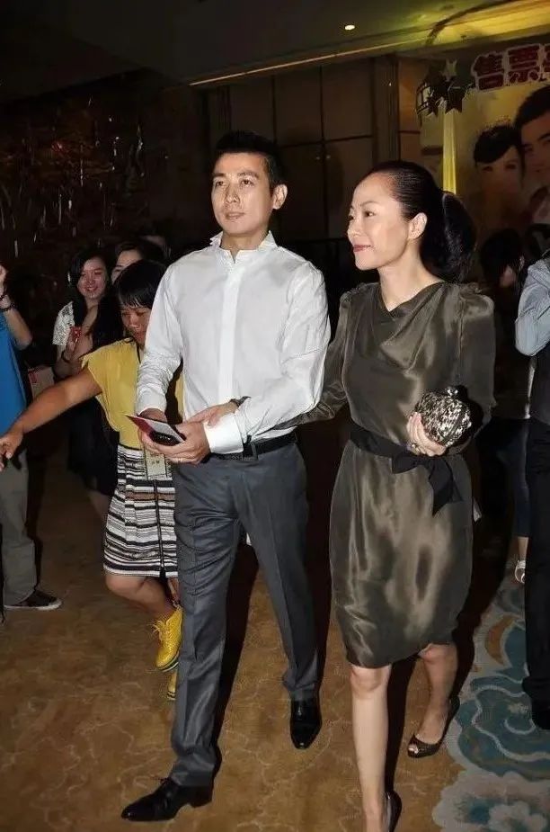 Bao Jianfeng's wife showed up, she looked desolate and senior, Bao ...