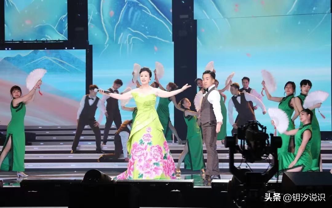 Zhao Yazhi and Ren Dahua's fashion outfits, and Wang Mingquan's green ...