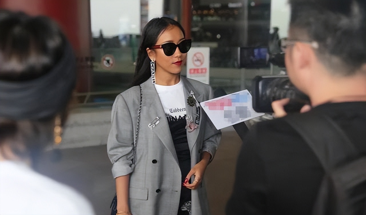 Jike Junyi: Selling miserably to show off his wealth as a mistress, the "simple" persona ...