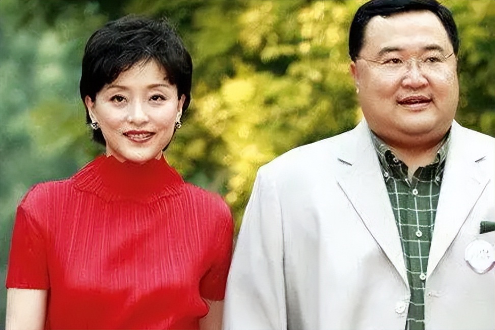 After Feng Xiaogang, Yang Lan was also exposed to emigrate abroad. A ...