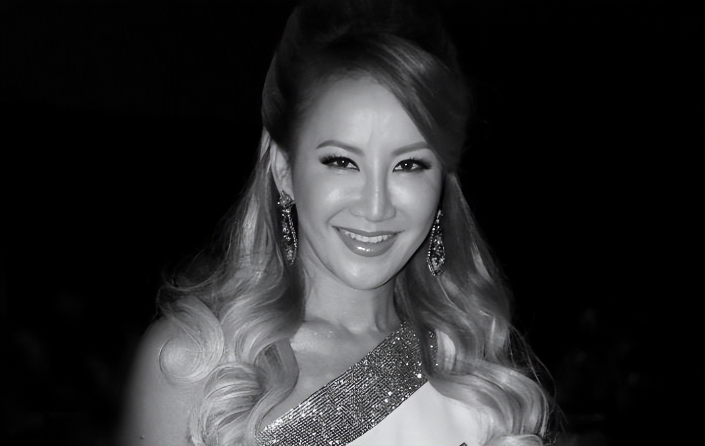 Hong Kong Media: Famous Singer CoCo Lee Passed Away - iNEWS