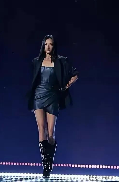 This time, the 52-year-old "first-generation national model" Qu Ying ...