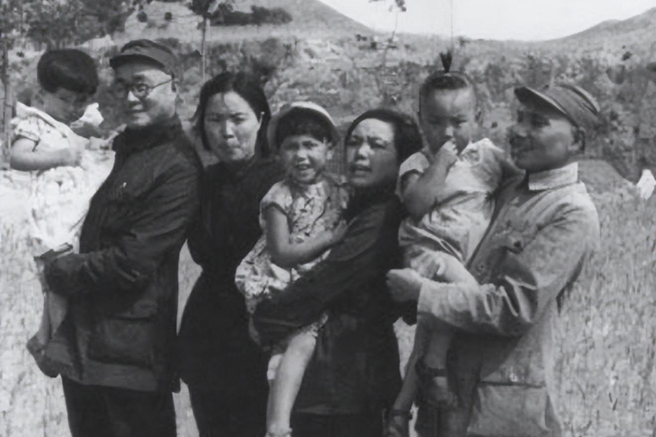 Zhuo Lin: A famous girl, she rejected Deng Xiaoping's proposal twice, and she has been in love ...