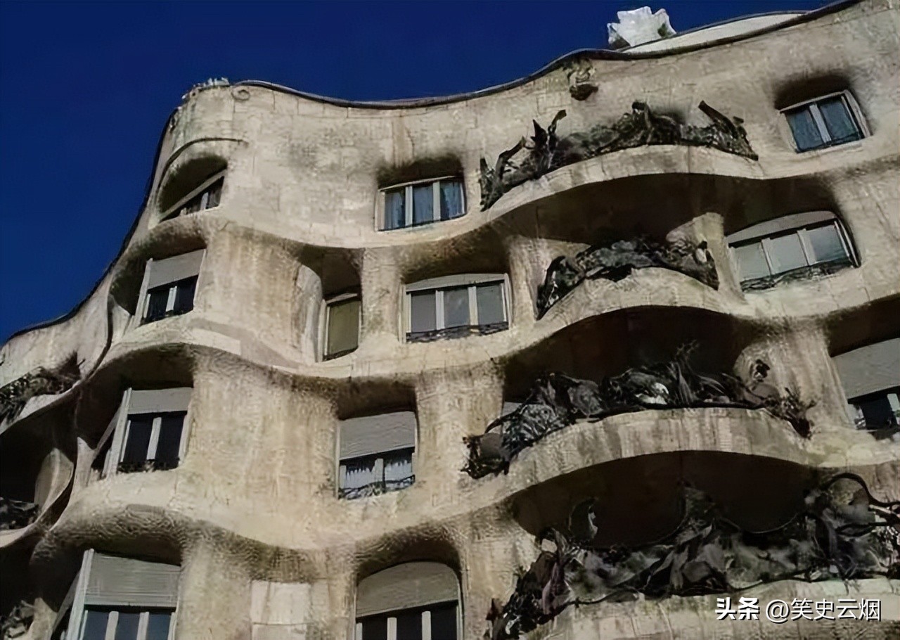 What impact did Catalan Tuchuk's architectural behavior have on Africa ...