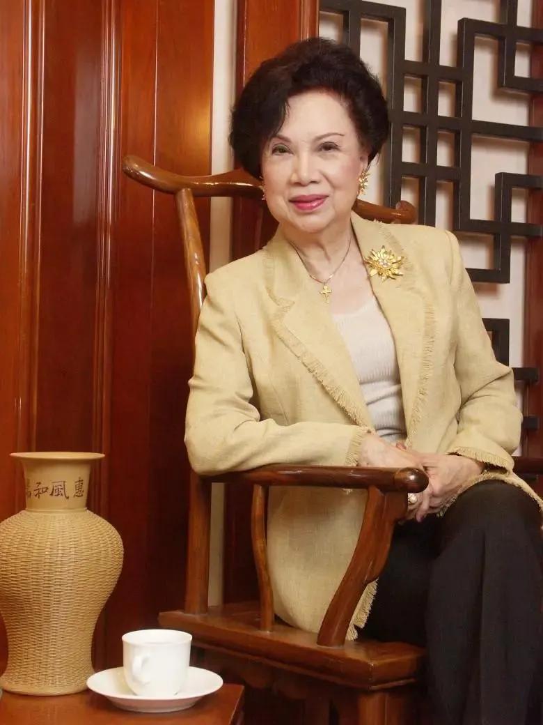 10 deceased Hong Kong gold medal green leaf actors, I can't name them ...