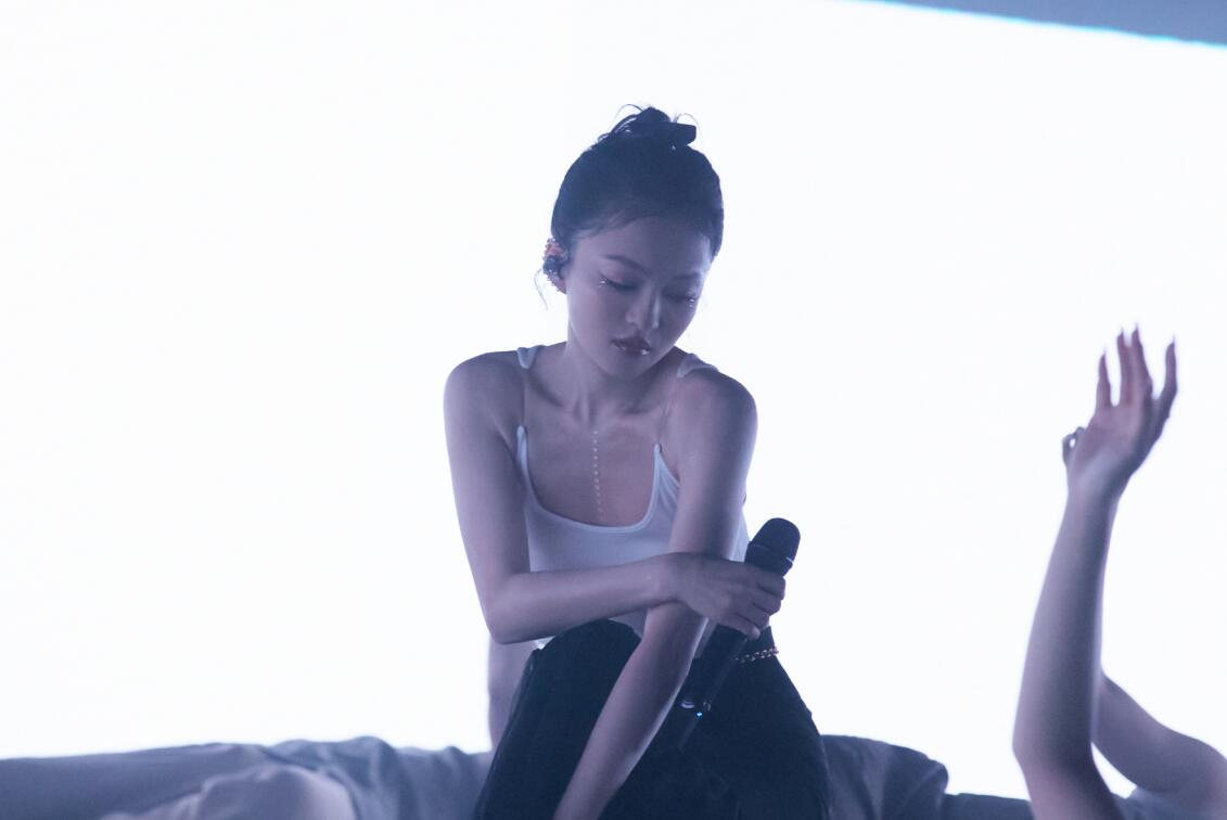 Karen Mok surprises "Suddenly" in the sixth episode of Treasure Island ...