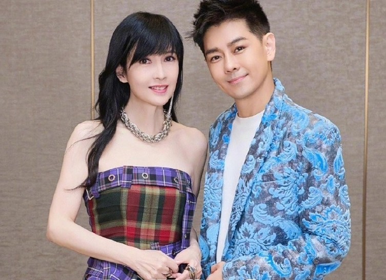 Jimmy Lin and Vivian Chow meet again after 30 years, both look as good ...