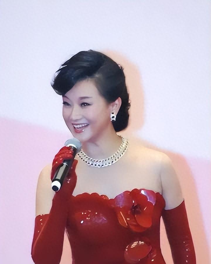 A rare photo of Song Zuying and Jackie Chan leaked out, the hot girl's ...