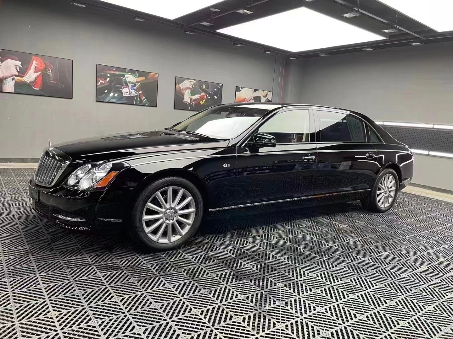 Surprised the latest final version, the blue Maybach 62S - iMedia