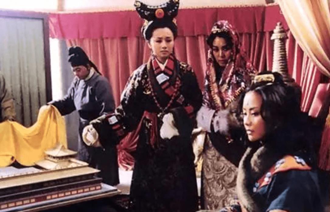 Lonely Watch: The 30-Year Confinement Life of the Heirless Princess of ...