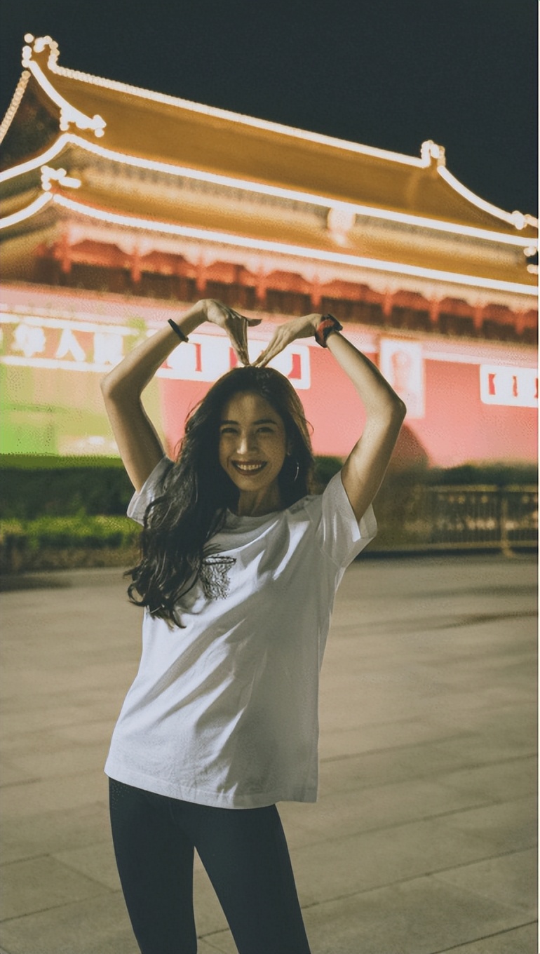 The popularity of "Three Points Field" has exceeded 26,000! Xia Ruoyan ...