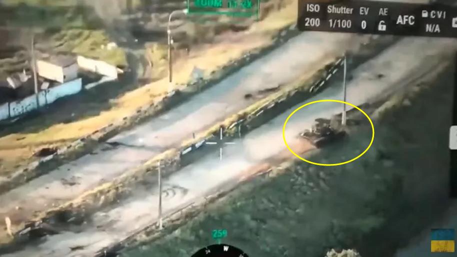 The mysterious killer appeared on the stage, brutally strangled, tragic ...