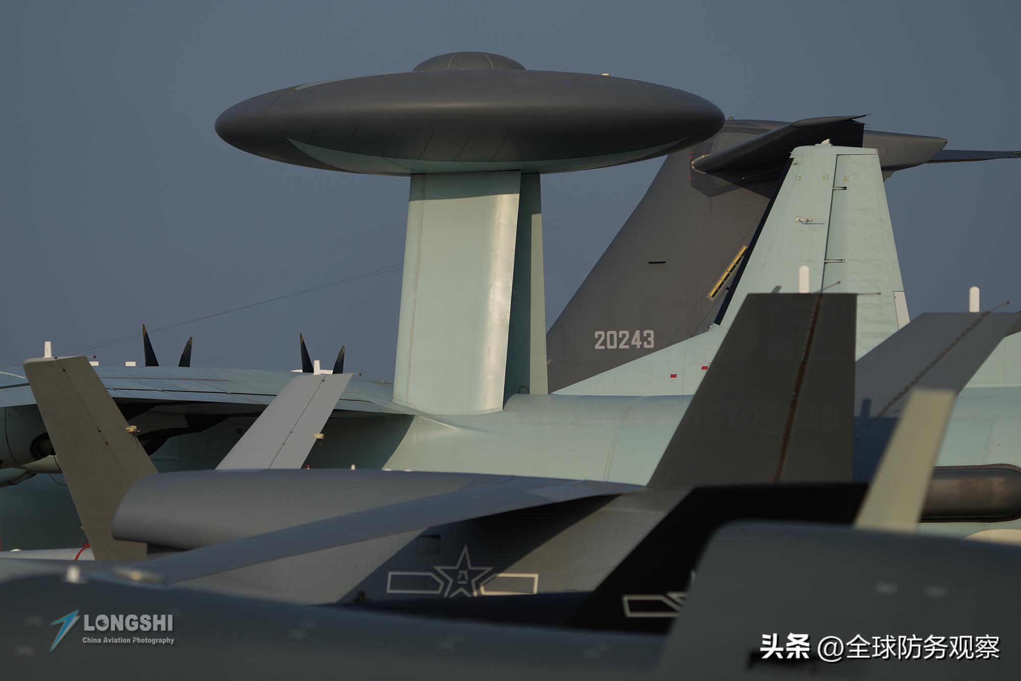 The Air Police 500A early warning aircraft with a straw is in charge of ...