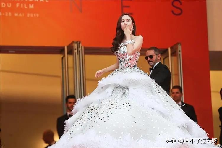 How wonderful is the red carpet of the older generation of actresses ...