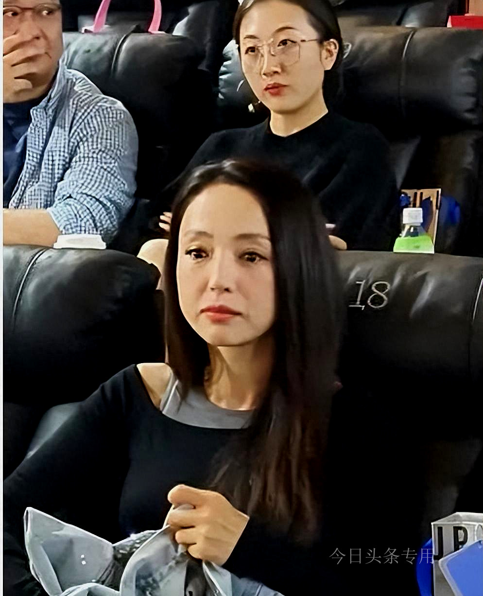 Dong Xuan and Tong Liya no longer "face each other" in the same frame, they keep touching up ...