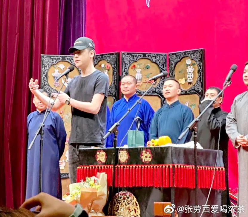 Zhang Yunlei parachuted into Tianjin Deyun Society, and chorused again ...