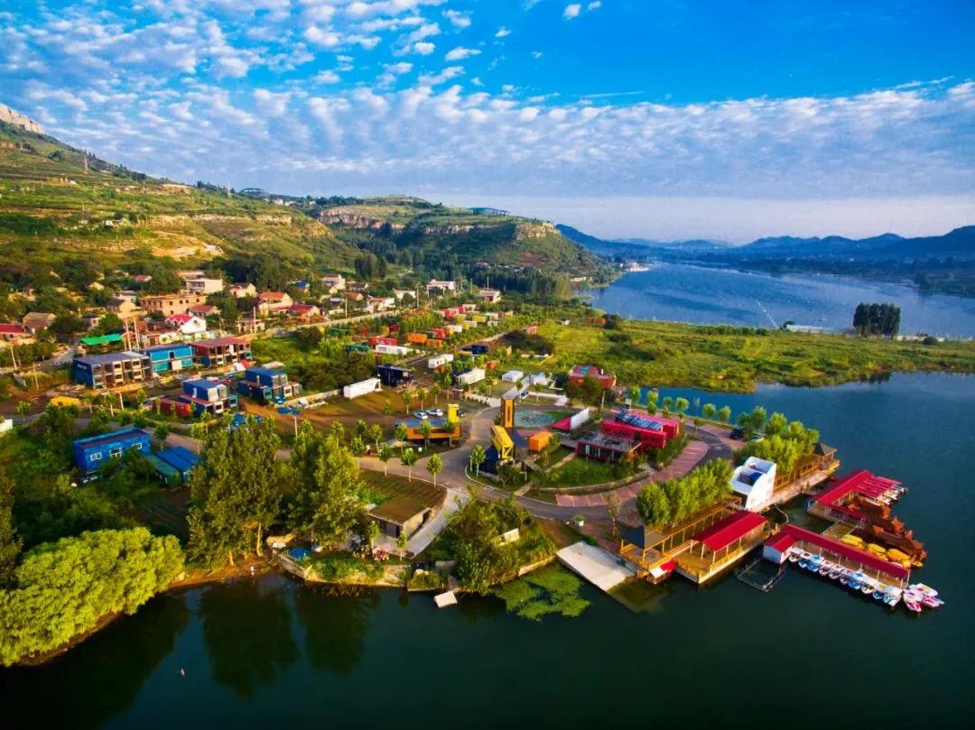 Holiday Tour Shanting Colorful Flowers Slow City - iNEWS