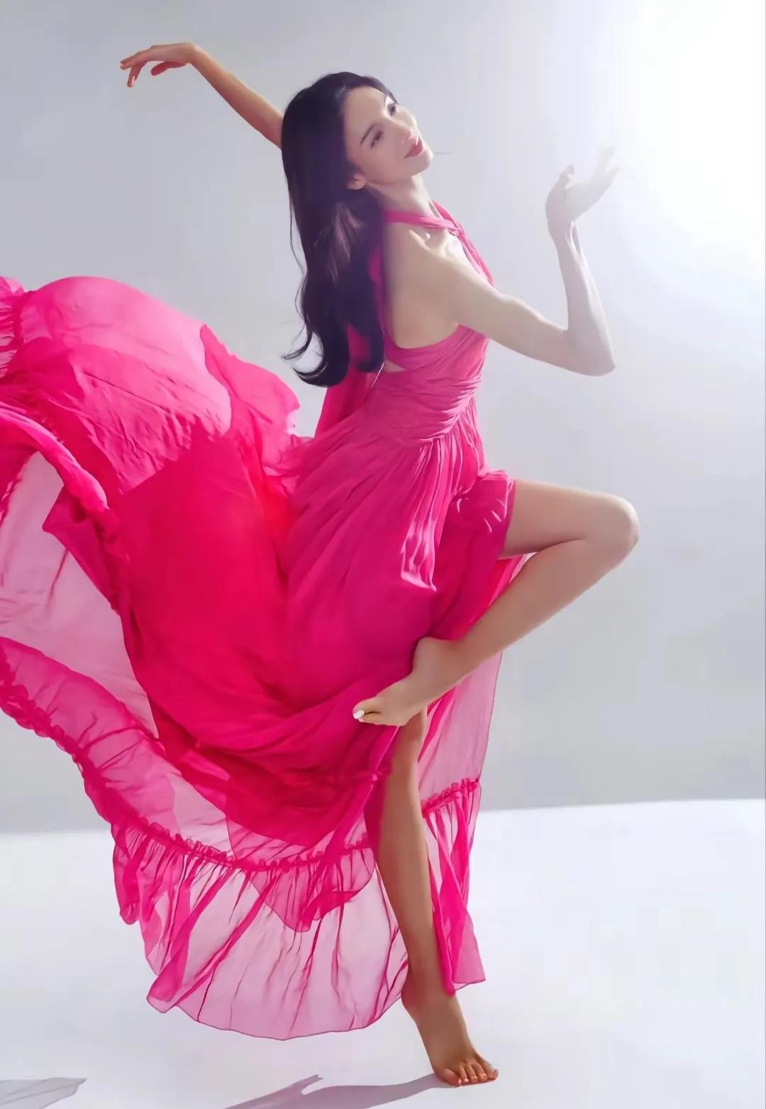 "Beauty and Talent, Explore Jin Chen's Elegant and Charm" - iNEWS