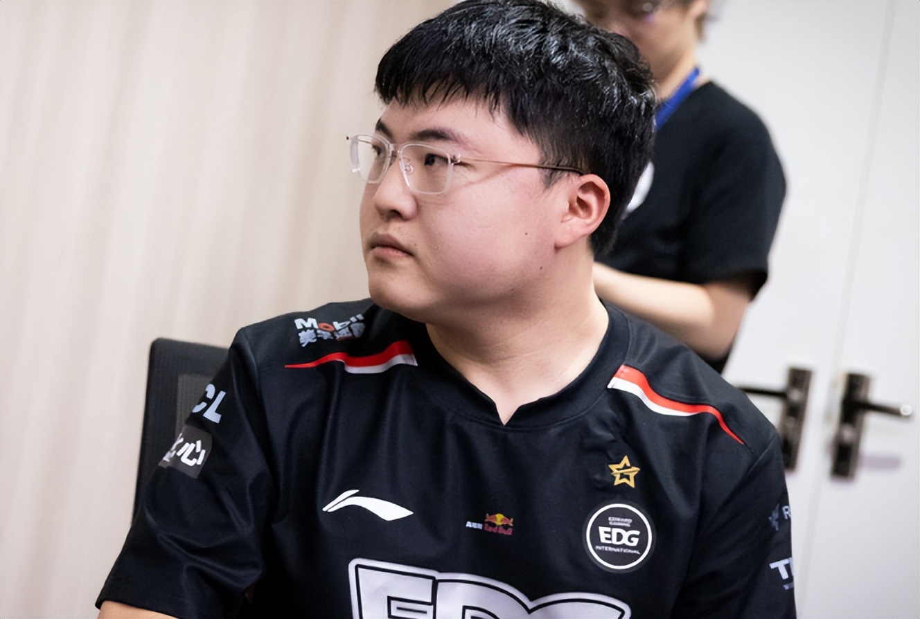 觀眾語出驚人，直言EDG軟腳蝦，輸給RNG之後，UZI通宵訓練 - 資訊咖