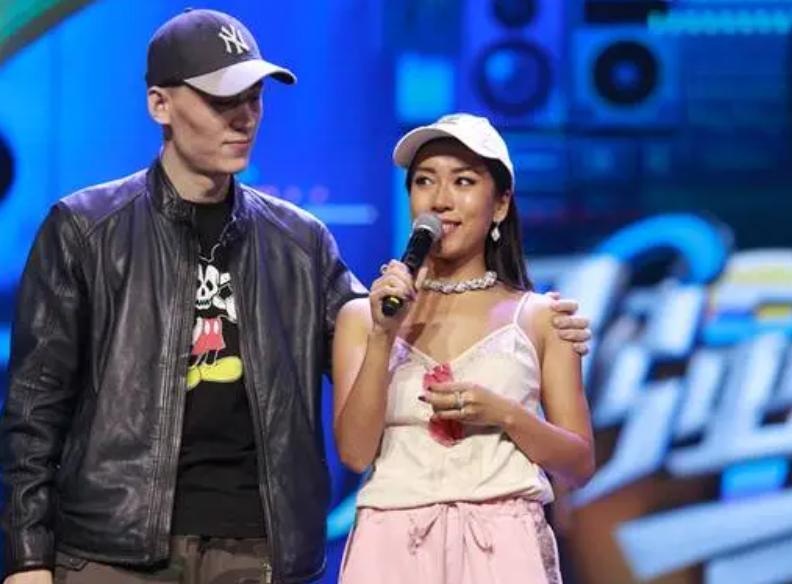 Jike Junyi: After he became popular, he kicked his rich second-generation boyfriend, and after ...