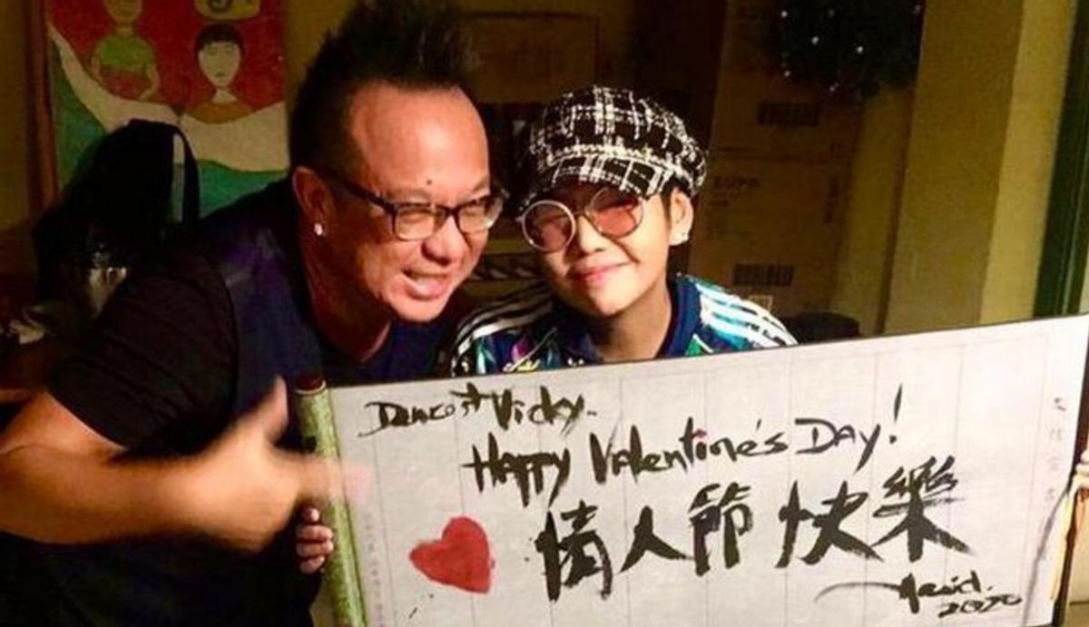 Huang Dawei and his girlfriend with cancer were photographed!His girlfriend smiled and looked ...