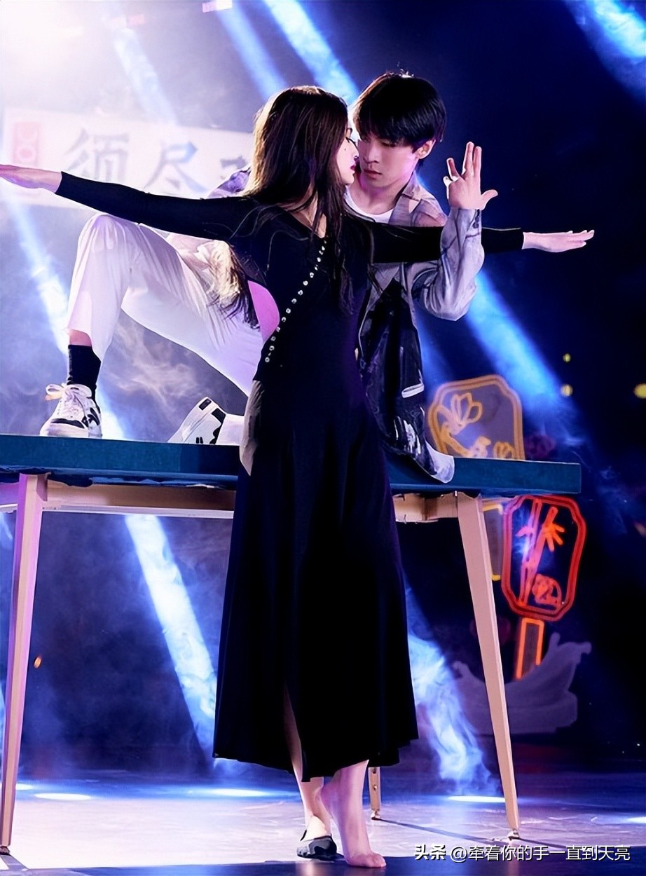 Rainie Yang danced to her husband Li Ronghao's song and danced ...