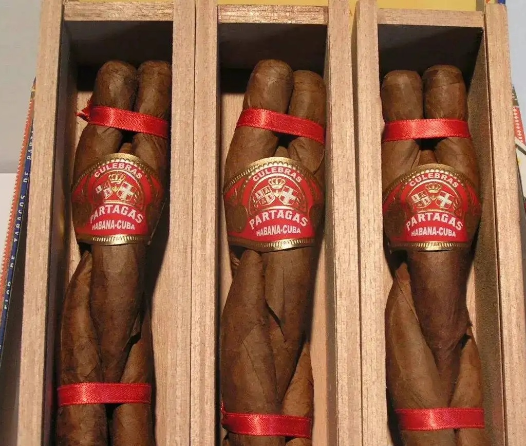 Coiled snake cigars are rare, but you need to know how to smoke them ...