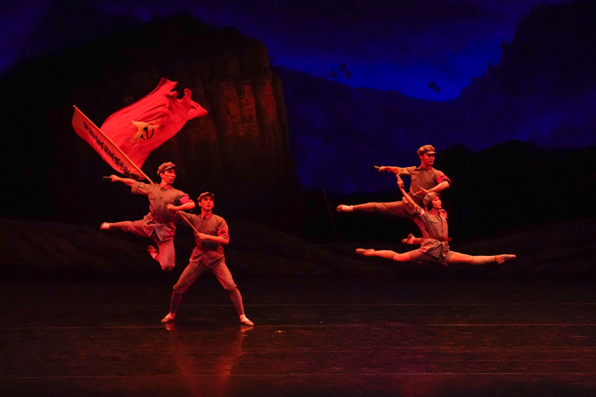 Chinese Classic Ballet "The Red Detachment of Women" Finale - iNEWS