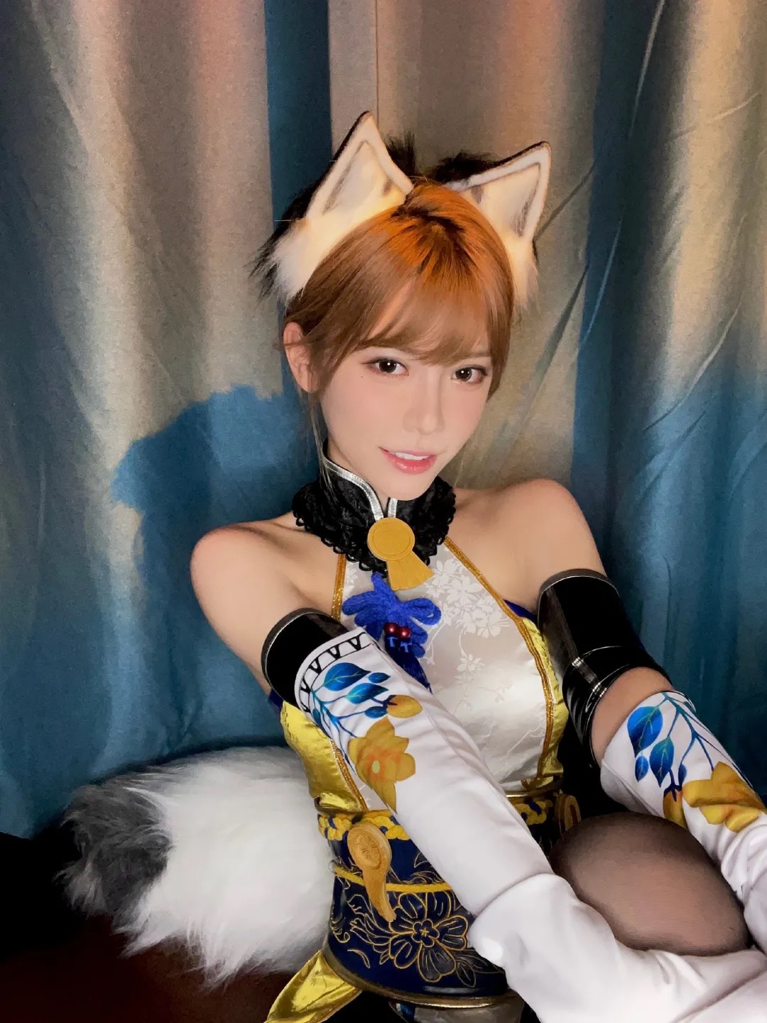 The female character that Zhou Shuyi cosplayed!Sexy walnut Shui Bingyue in trousers, Klie is so ...