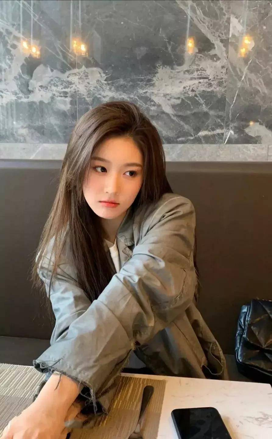 Lin Zhen: Gentle and generous, charming and charming - iNEWS