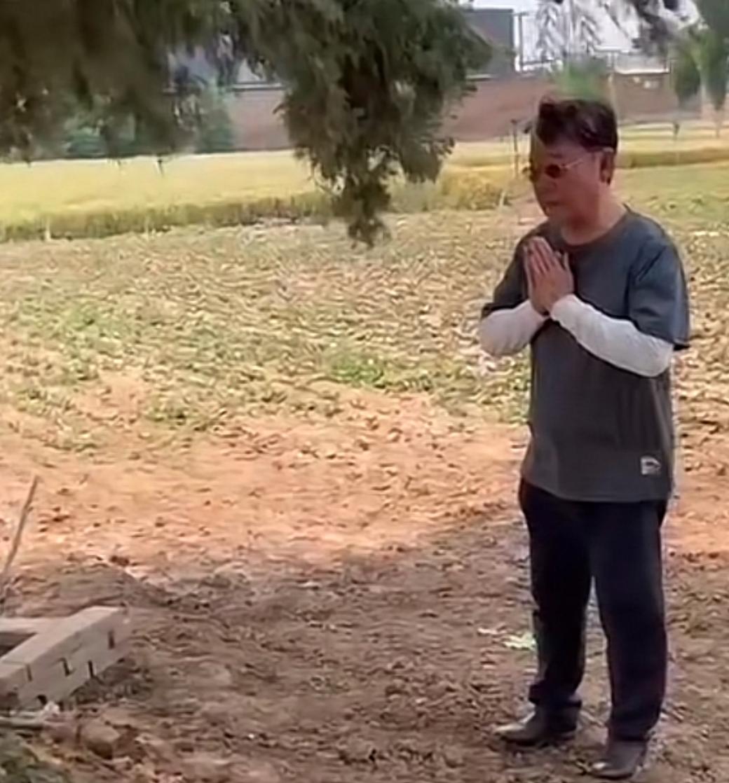 71-year-old veteran Li Liqun returns to his hometown to worship his ...