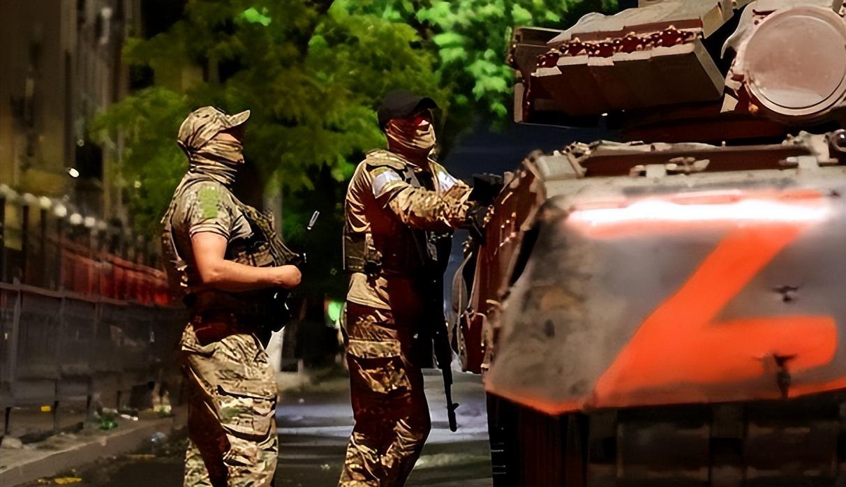 Russia's "lightning civil strife" takes off and lands; 2 U.S. C-2A ...