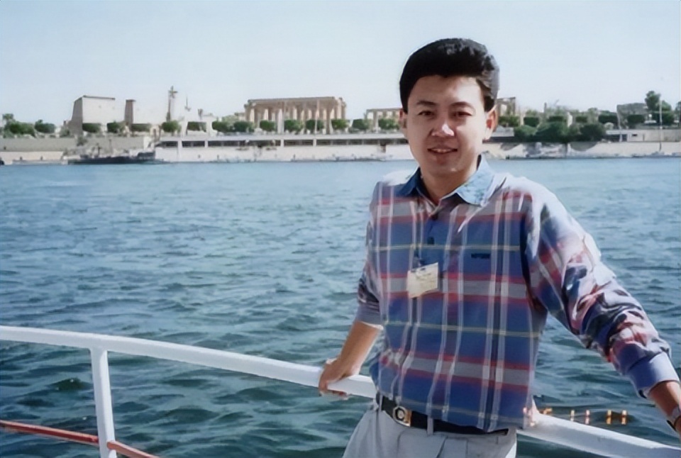 Yang Liu: known as the most handsome anchor of CCTV, married a wife 10 ...