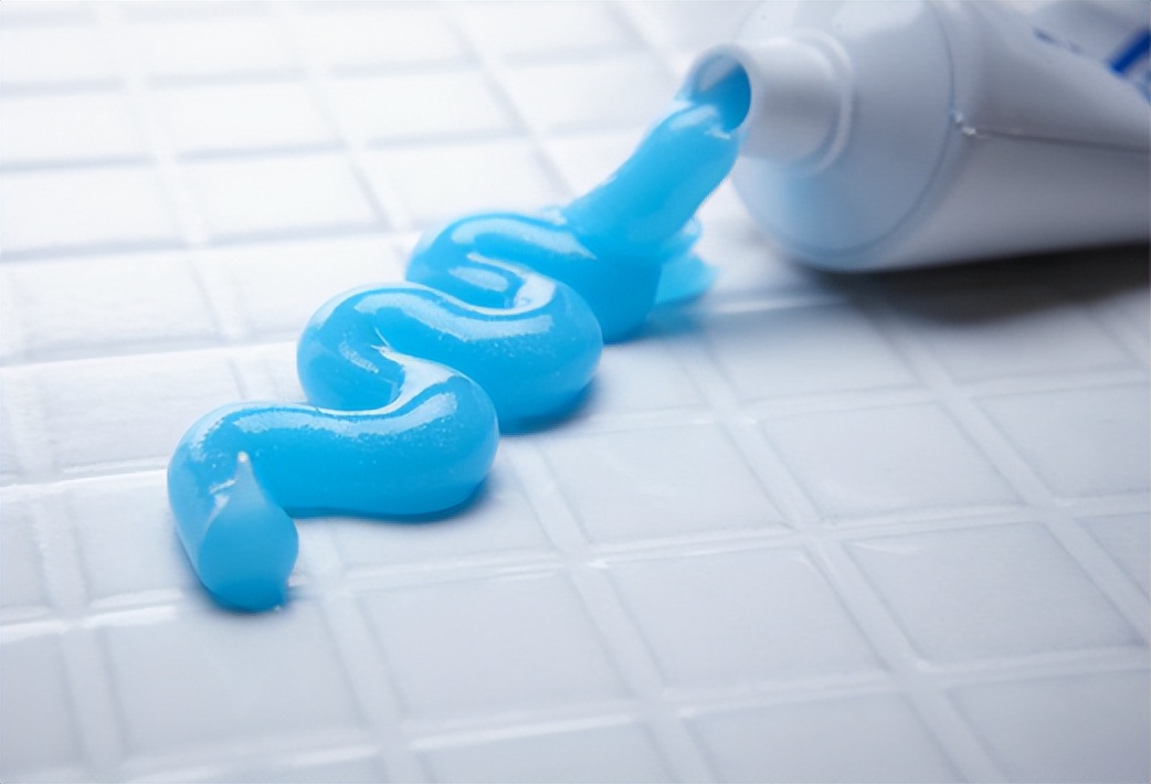 In addition to brushing your teeth, toothpaste has these 6 wonderful ...