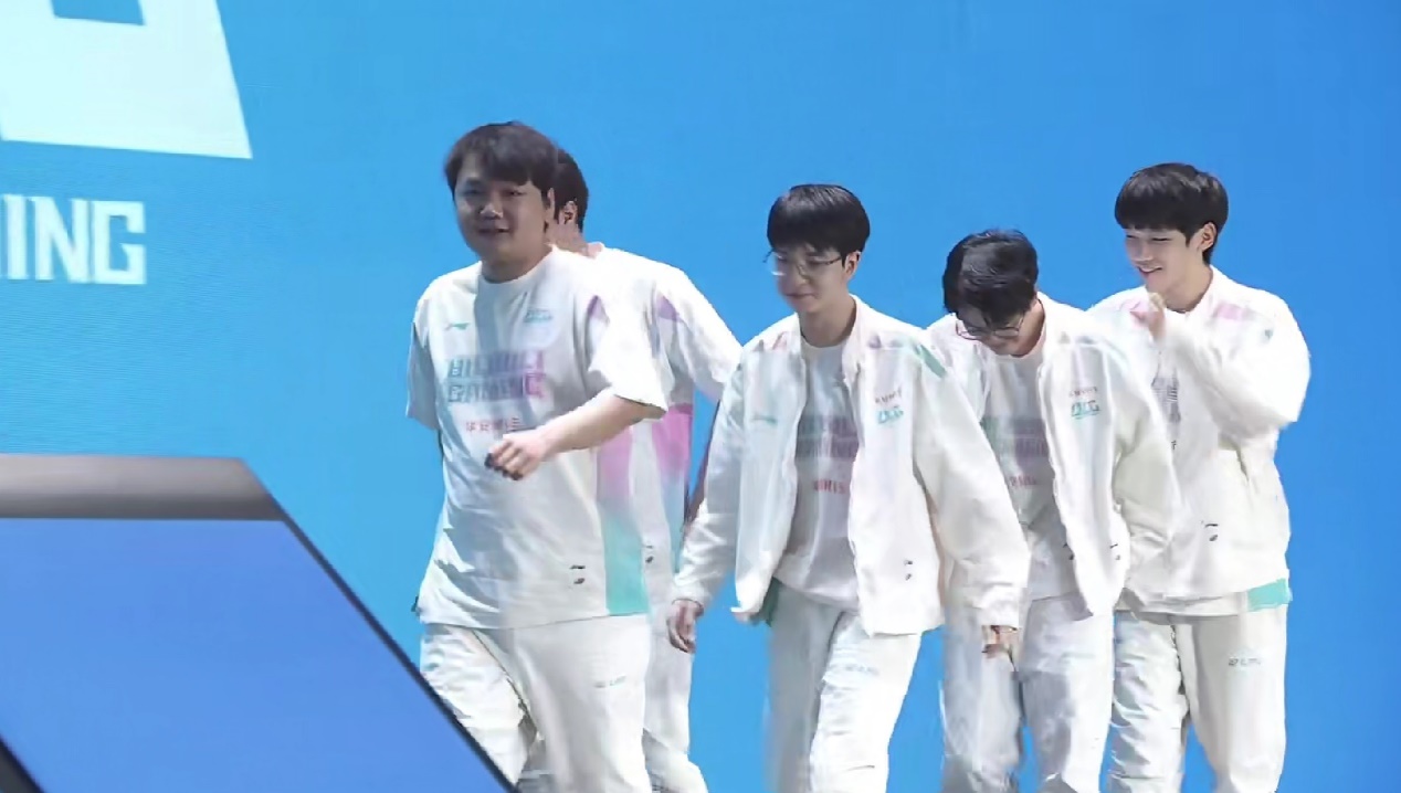 The most handsome episode of LPL appeared. On played the game and ...