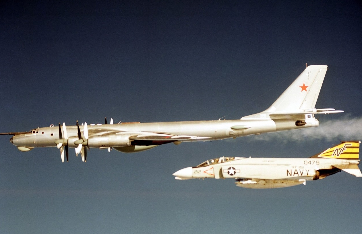 How fierce is the Figure 95 strategic bomber? Carrying 25 tons of bombs ...