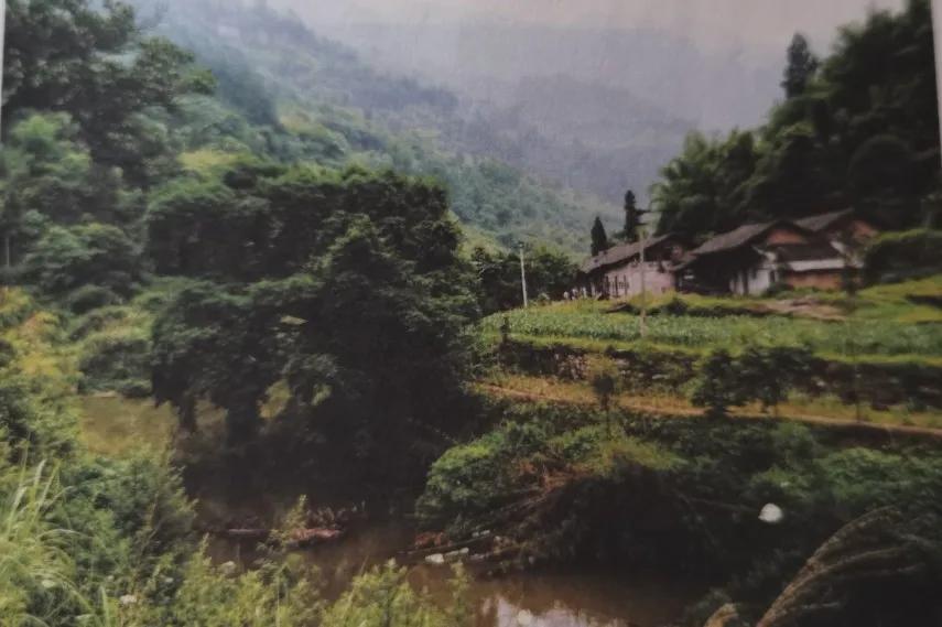 Zhongfeng Town, Qijiang River, Chongqing: Xianma Bridge in Triangle ...