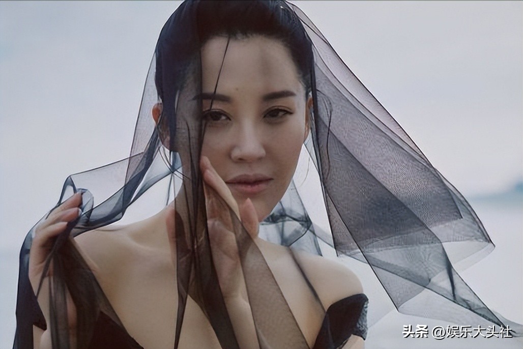 "Flirty, young and old take all", 54-year-old Xu Qing, the older she gets, the hotter she gets ...