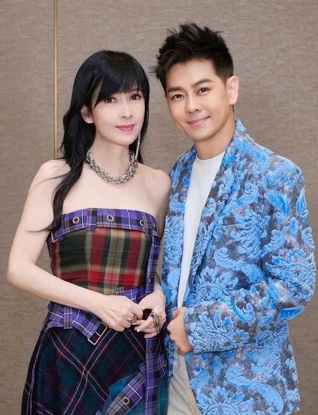 Jimmy Lin and Vivian Chow meet again after 30 years, both look as good ...