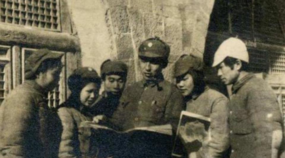 Guan Xiangying, political commissar of the Red Second Front Army, was ...