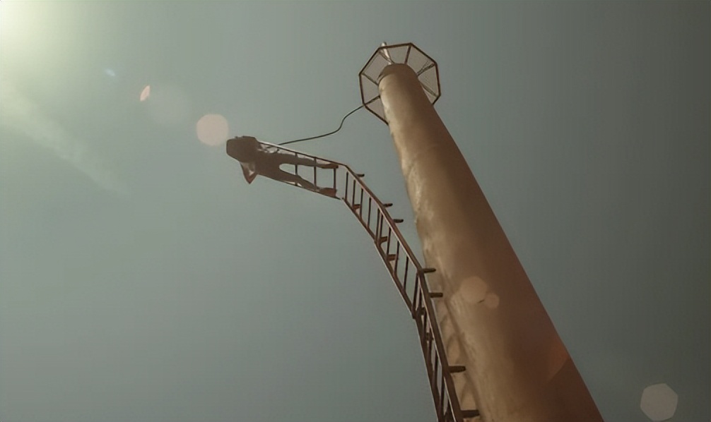 Legs are frightened!The girl survived after being trapped in the 600 ...