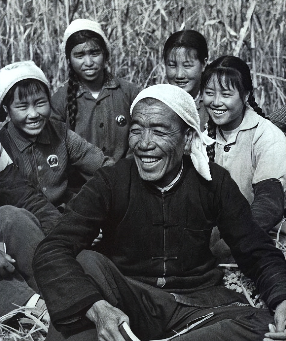 After the "Gang of Four" was smashed, Chen Yonggui advised Mr. Deng ...