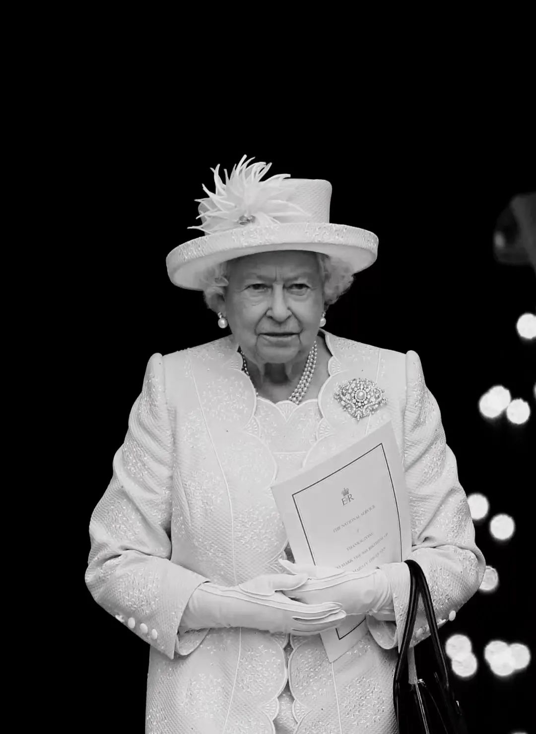 The Queen of England urgently amends her will before her death? - iMedia