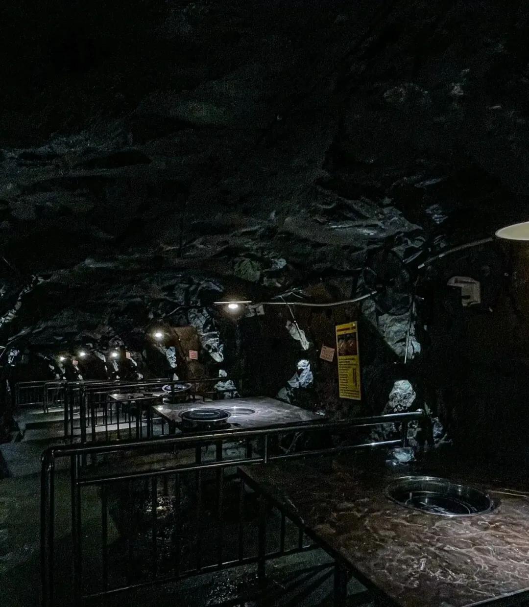 Photo sharing: Chongqing's first air-raid shelter hot pot is well ...