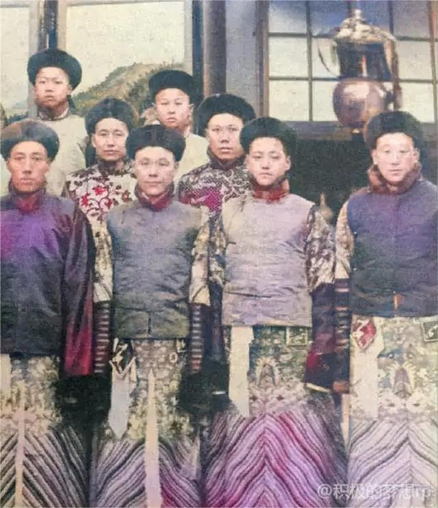 Color photo in the late Qing Dynasty: the chief eunuch of the palace, a ...