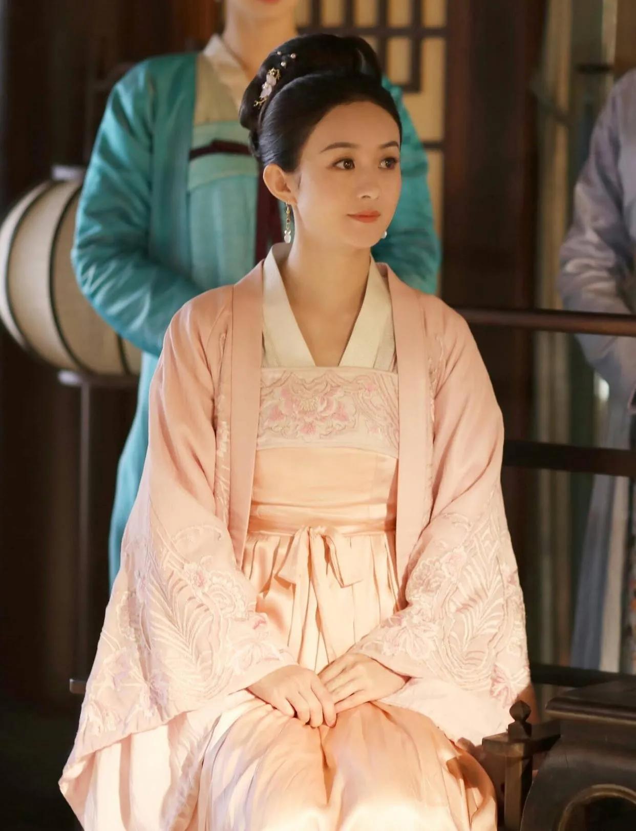 In Zhao Liying's new drama, Mao Xiaotong becomes the first female lead ...
