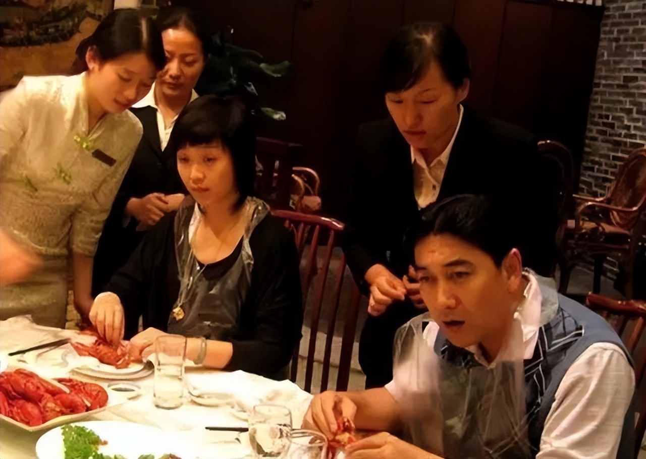 CCTV host Shui Junyi, married 13 years younger, CCTV host, now 57 years ...