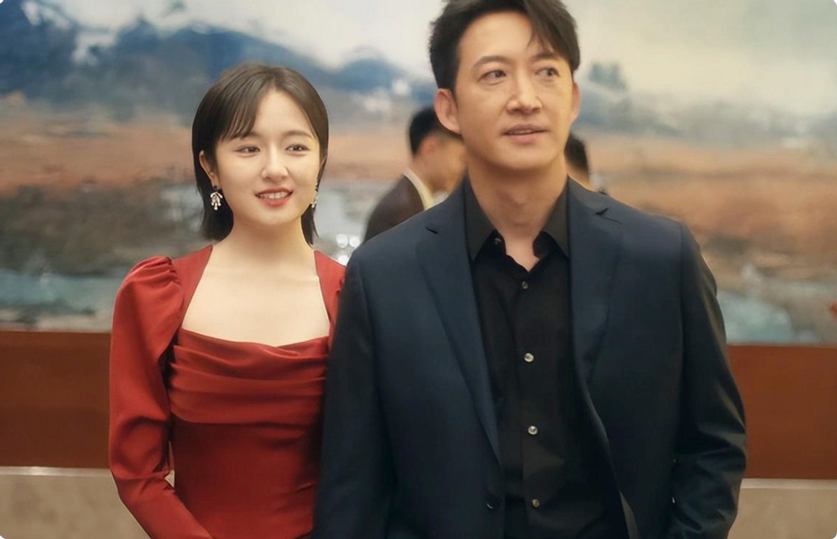 52-year-old Yan Ni kissed the actor passionately, the man was called ...