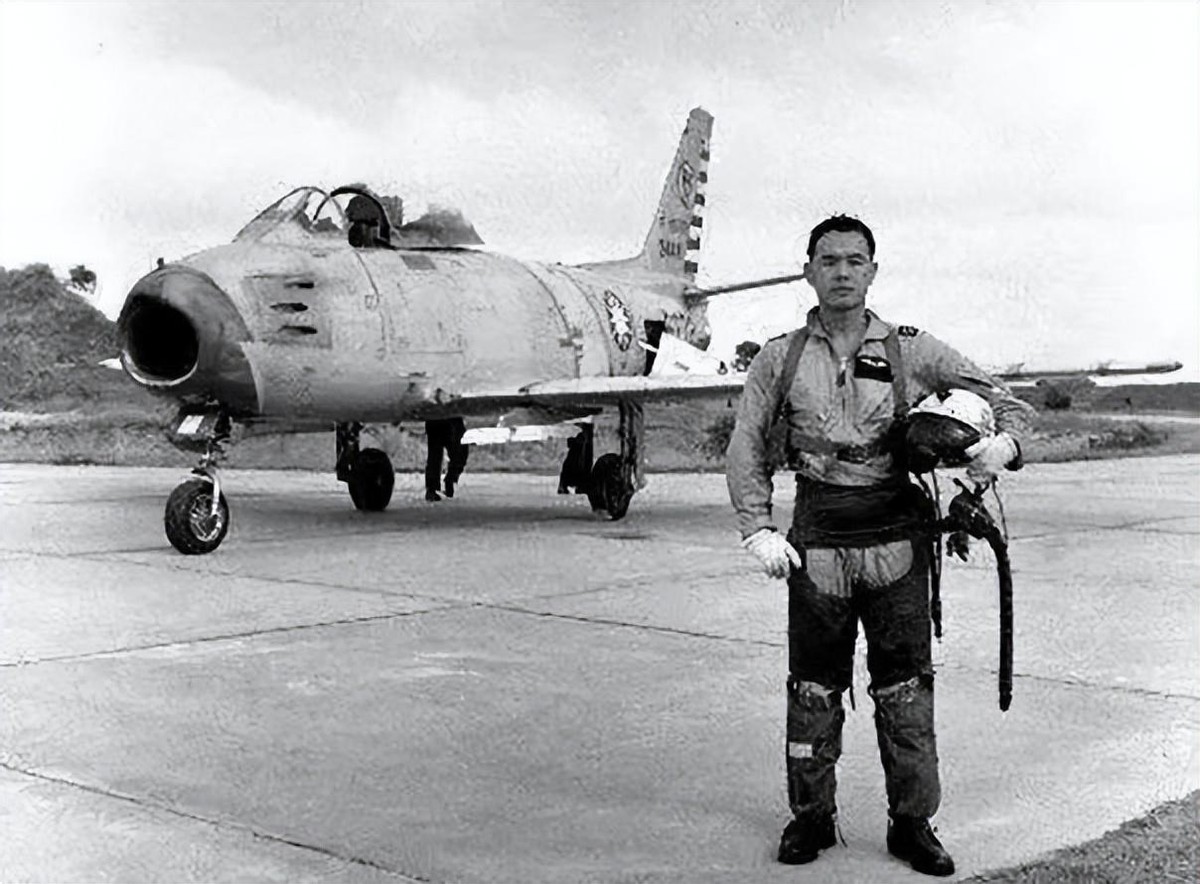 In 1989, Lin Xianshun piloted a plane uprising and returned to the ...