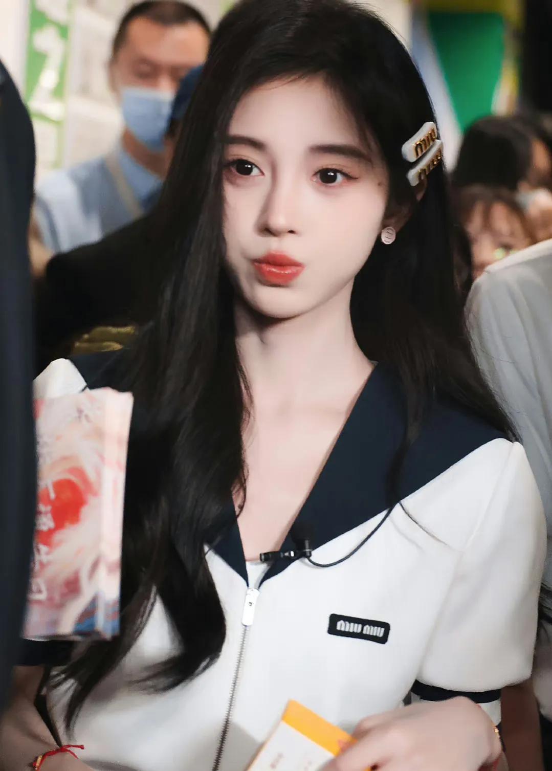Ju Jingyi - iMedia